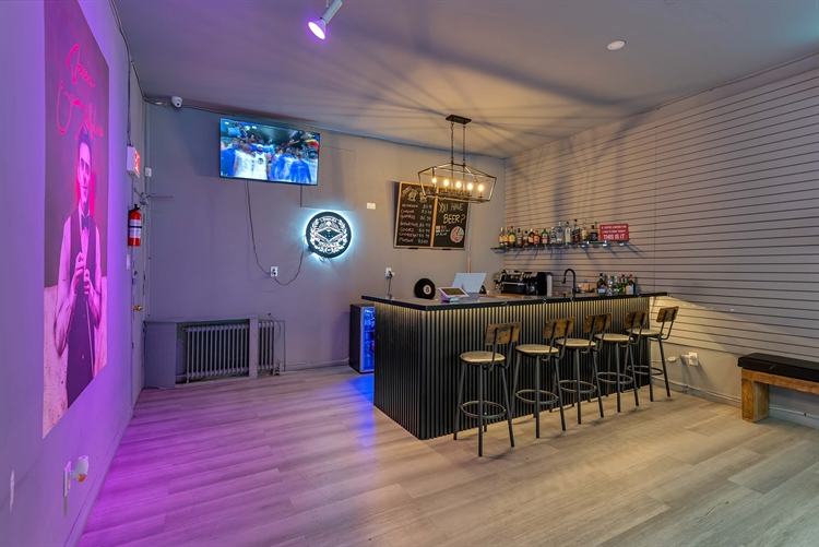 Buy a Snooker And Pool Lounge Business